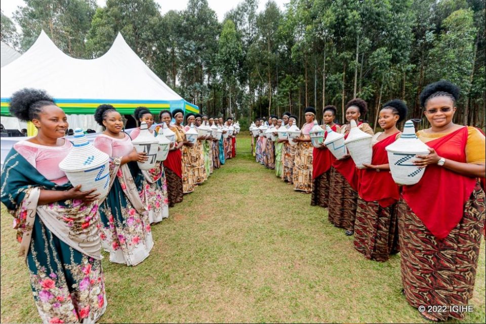 Nyamasheke: Perezida Kagame yakiriwe n’ababyeyi mu buryo bwihariye ...
